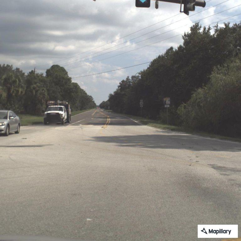 Silver Jeep crashes into ditch with injured driver, Sarasota County FL ...
