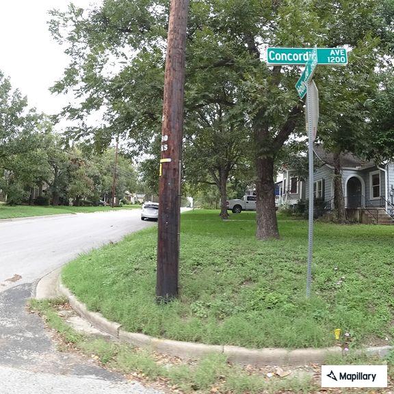 Single-vehicle crash stops intersection at Hollywood Ave, Austin TX ...