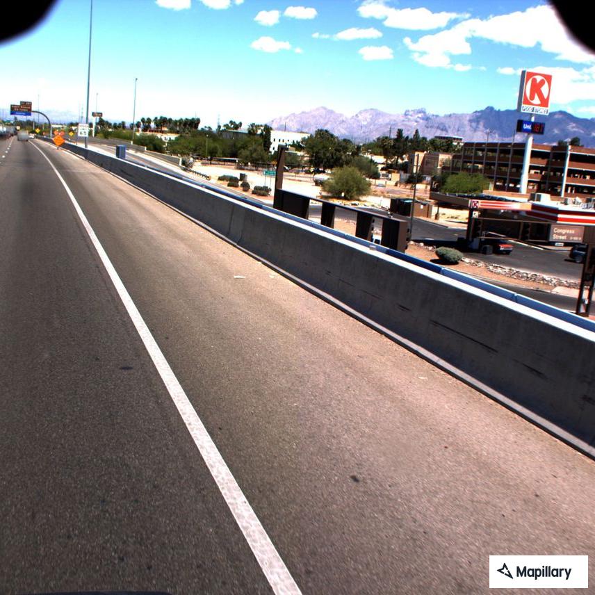 Traffic hazard reported near Congress and Freeway, Tucson AZ | CrimeRadar
