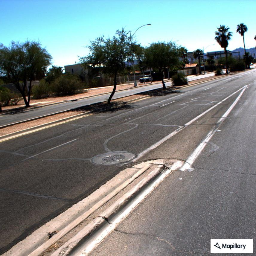 Vehicle runs red light nearOracle and Miracle Mile, Tucson AZ | CrimeRadar