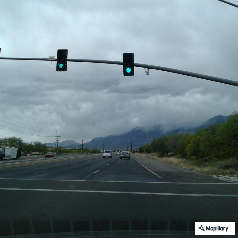 Minor traffic collision near Oracle and Steam Pump, Oro Valley AZ ...