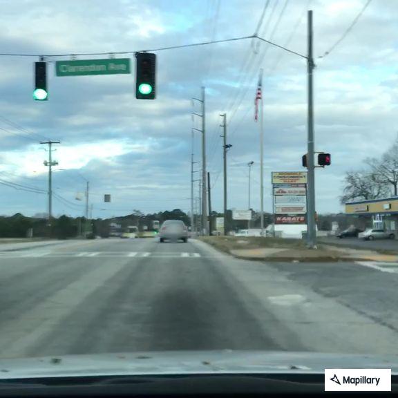 Traffic collision sparks injuries at busy Midway Woods intersection ...