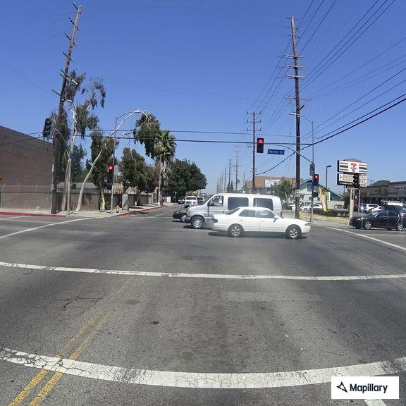 Officers conduct pat-downs near 7-Eleven at Vernon and Hoover, Los ...