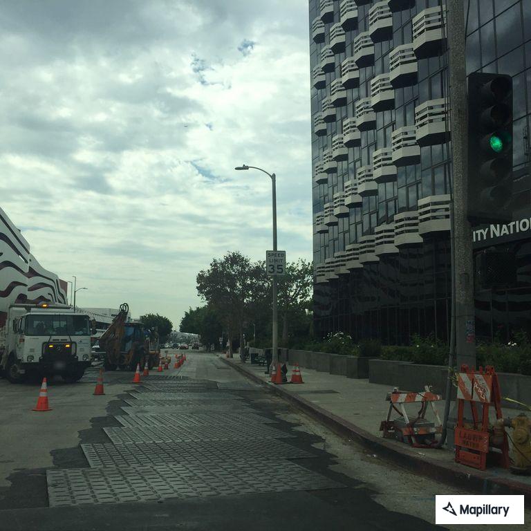 Crash sparks emergency response on southbound 405 near Wilshire, Los ...