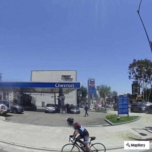 Traffic accident at Van Nuys and Ventura, Los Angeles CA | CrimeRadar