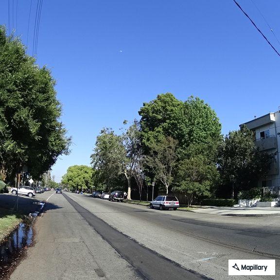 Overturned vehicle crash on Camarillo Street, Los Angeles CA | CrimeRadar