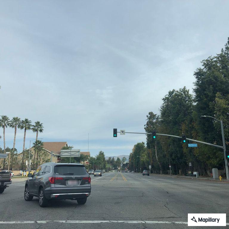 Disabled vehicle under freeway bridge, Los Angeles CA | CrimeRadar