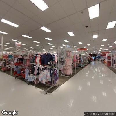 Fight between suspect and security at Target parking lot, Los Angeles ...
