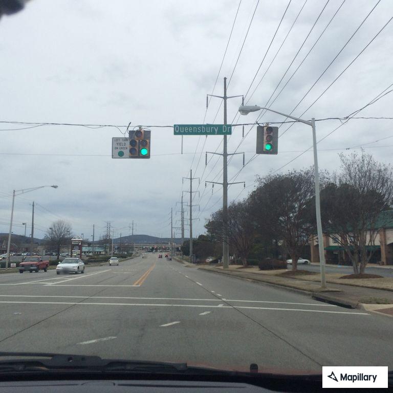 Traffic signal malfunction causes congestion at intersection ...