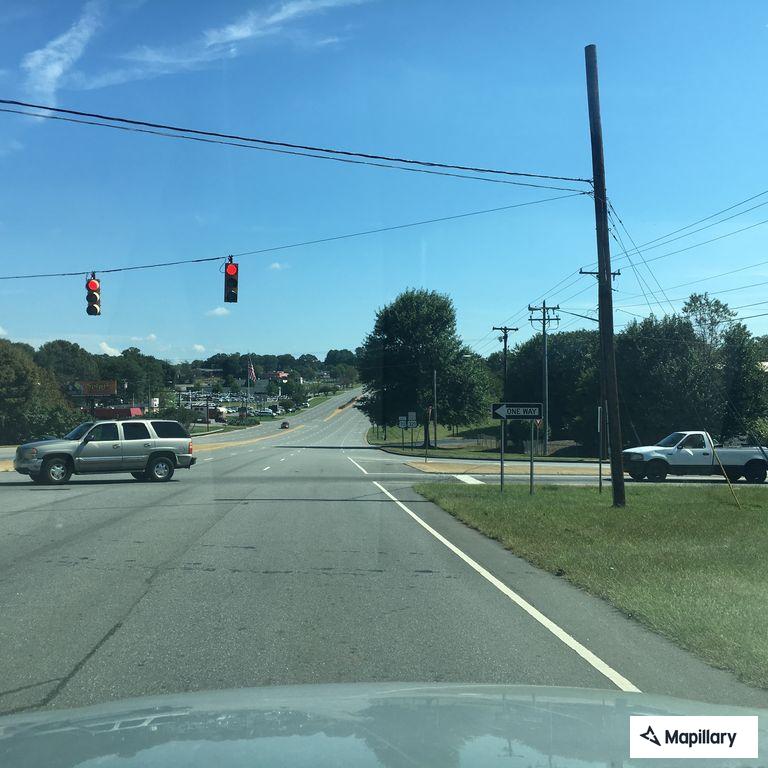 Man sitting on bridge over highway 70 may jump, Hickory NC | CrimeRadar