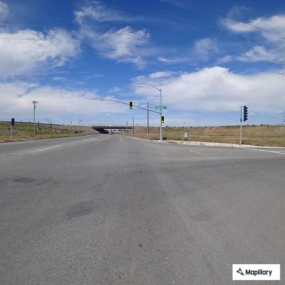 Pedestrian walking along northbound highway 99 near Veterans, Fresno CA | CrimeRadar
