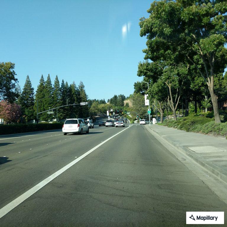 Solo vehicle spin-out on freeway near bollinger canyon road, San Ramon ...