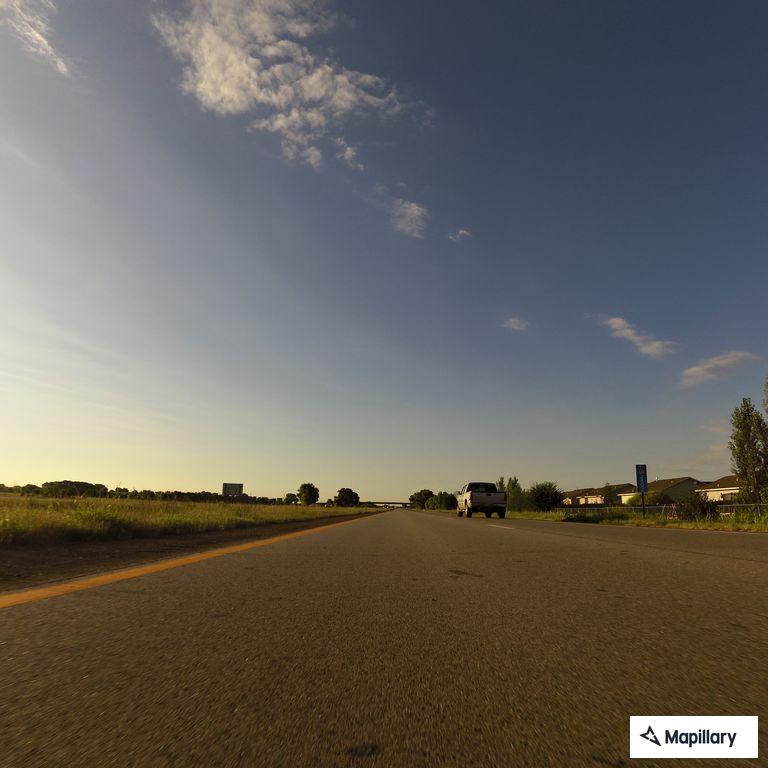 Vehicle stopped on highway near mile marker 280, Sedgwick County KS | CrimeRadar