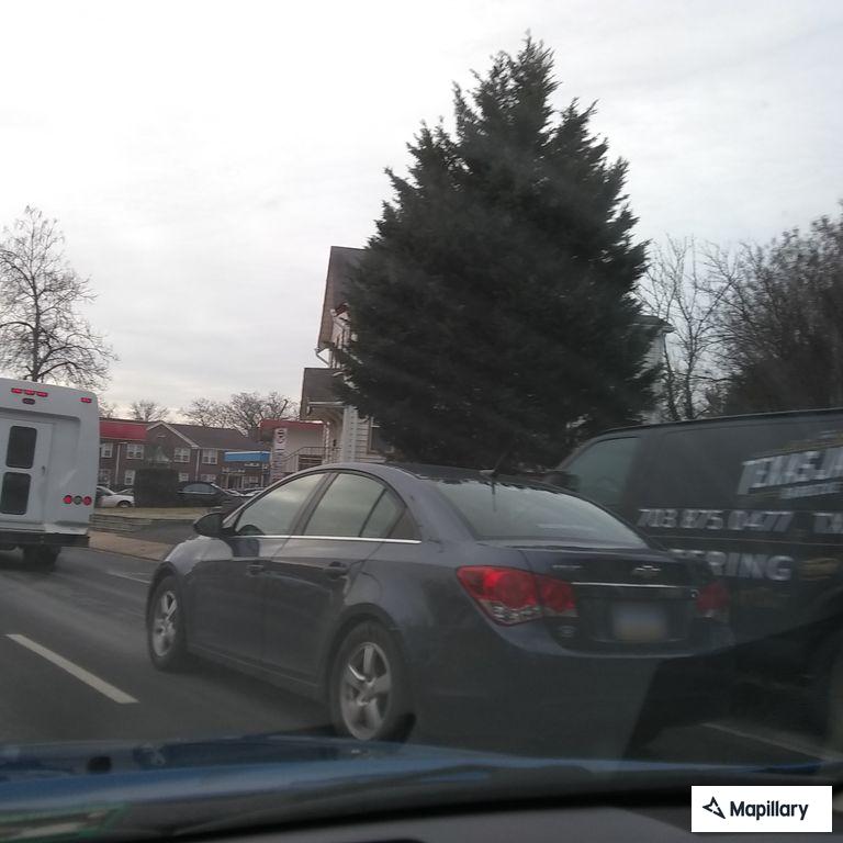 Two cars collide on the left shoulder near exit 16 alpha, Arlington ...