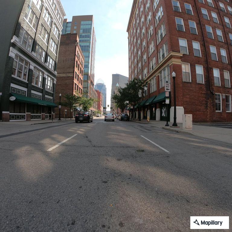 Disabled vehicle blocks traffic at Sycamore and 9th, Cincinnati OH ...
