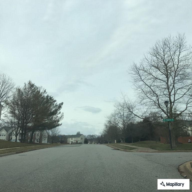 woman experiences back pain in bel air south, Bel Air South MD | CrimeRadar