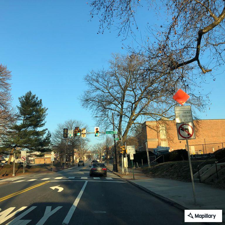 Traffic signal briefly malfunctioned at Price and High, West Chester PA ...