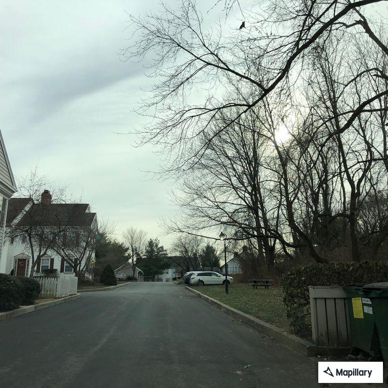 Audi Q3 driving without lights near Brinton's Bridge Road, Exton PA ...
