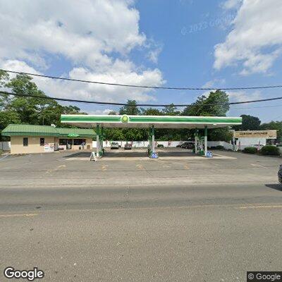 Argument in railroad parking lot near BP gas station, East Islip NY ...