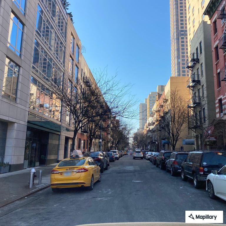 Robbery reported at Dunkin' Donuts, New York NY | CrimeRadar