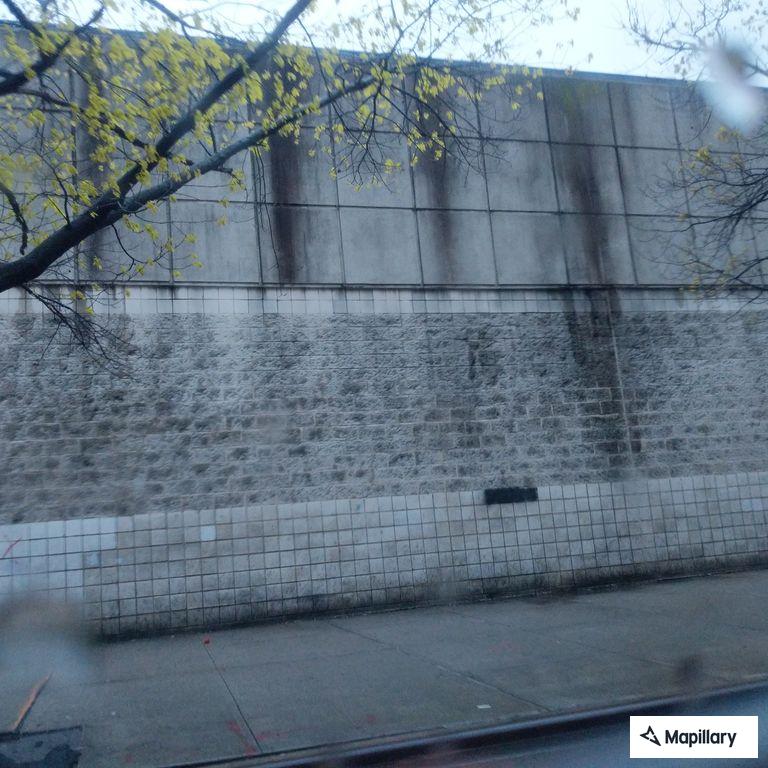 Robbery at Apple Bank on East 125th Street, New York NY | CrimeRadar