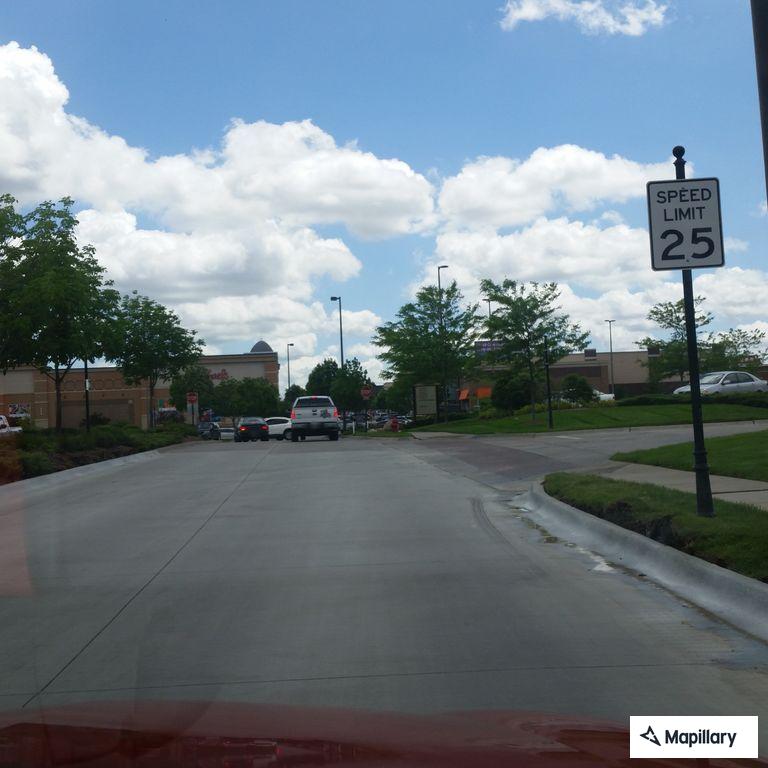 Reckless driver cuts off traffic on multiple roads, Papillion NE | CrimeRadar