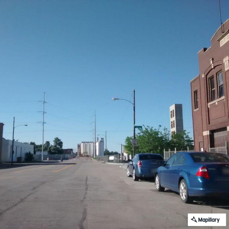 Officers assist fire department with street fire, Omaha NE | CrimeRadar