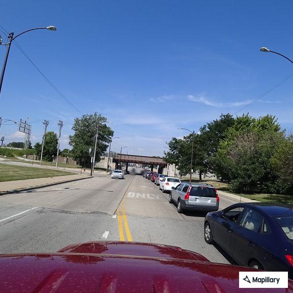 Two men attack woman with weapons near Pershing Rd, Chicago IL | CrimeRadar