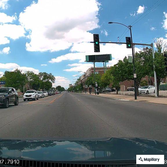 Honda CRV and Kia speed westbound on North Avenue, Chicago IL | CrimeRadar