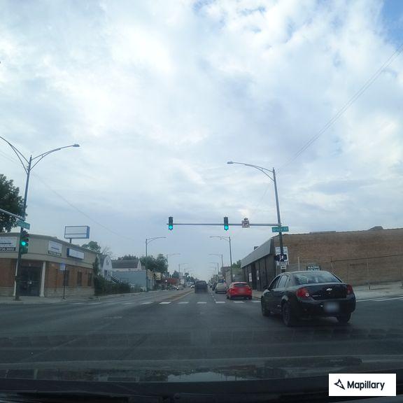 Group throwing gang signs in Nissan near Cicero and Grace, Chicago IL ...