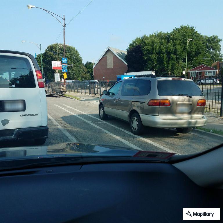 Officer conducts routine traffic stop near Foster and Elston, Chicago ...