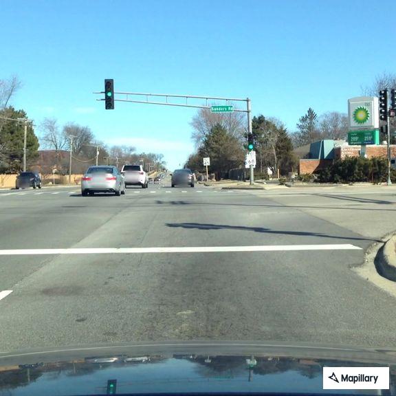 Auto accident reported near Dundee Rd and Sanders Rd, Northbrook IL ...