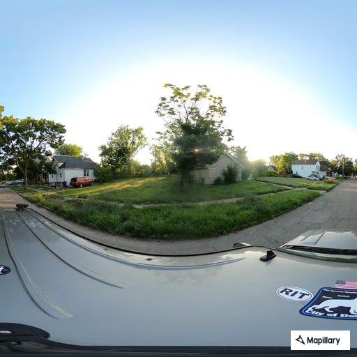 Woman aged 25 suffers chest pain near East Forest Ave, Detroit MI ...