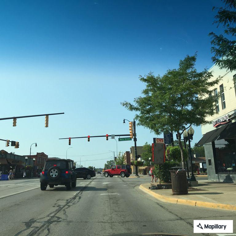 People yelling at children causing disturbance at intersection ...