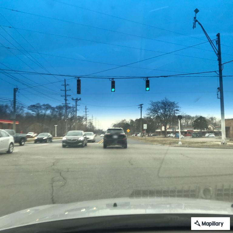 Police pursue silver Chevy pickup on busy Shelby Township roads, Macomb ...