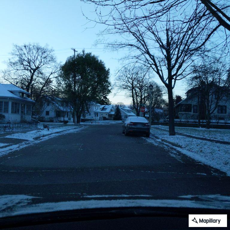 Two-vehicle accident at Washington and Kensington, Lansing MI | CrimeRadar