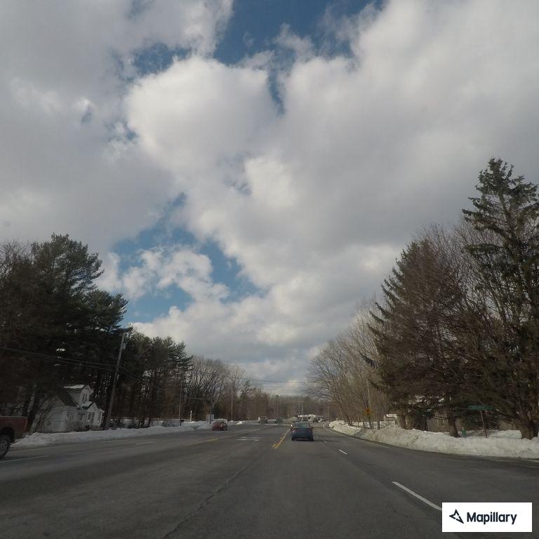 Maroon SUV swerves into oncoming traffic on Route 146, Saratoga County NY | CrimeRadar