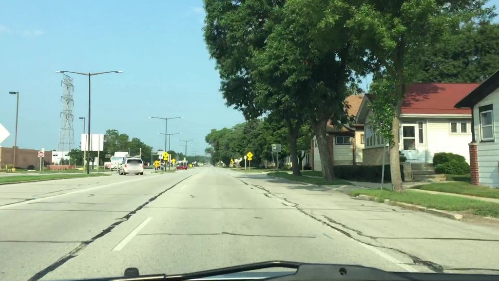 Multi-vehicle crash on Greenfield Avenue, Greenfield WI | CrimeRadar