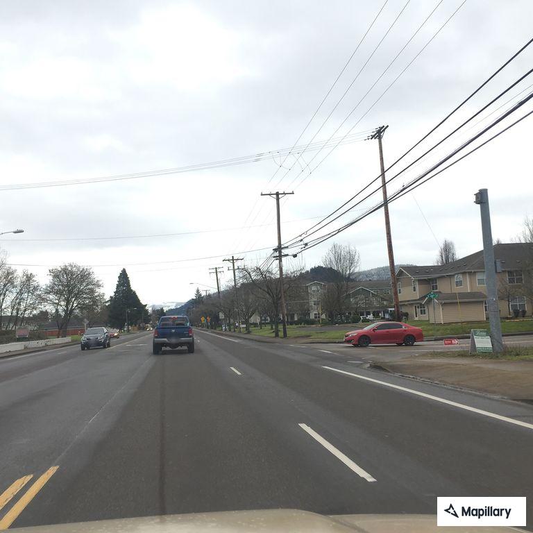 Three-car crash with injuries on Main St, Springfield OR | CrimeRadar