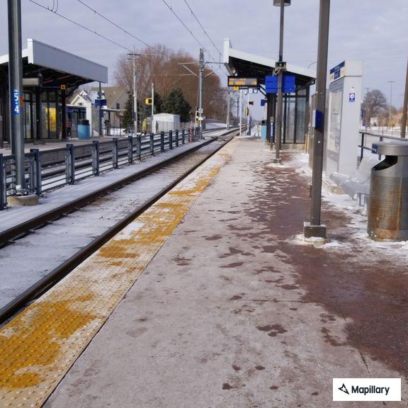 Passenger refuses to exit train near 46th St station, Minneapolis MN ...