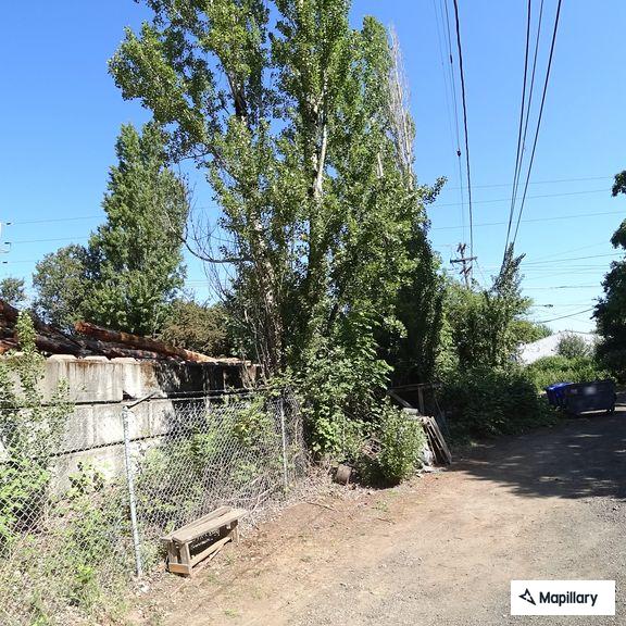 Police and fire assist with item recovery from creek, Portland OR ...