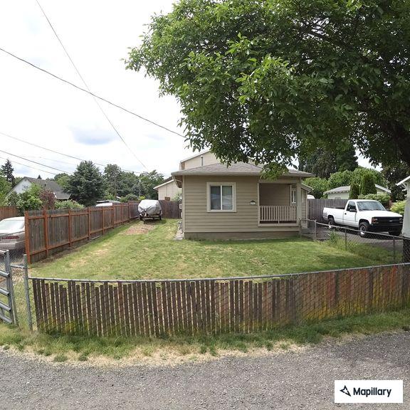 Open backyard burn producing chemical smoke, Portland OR | CrimeRadar