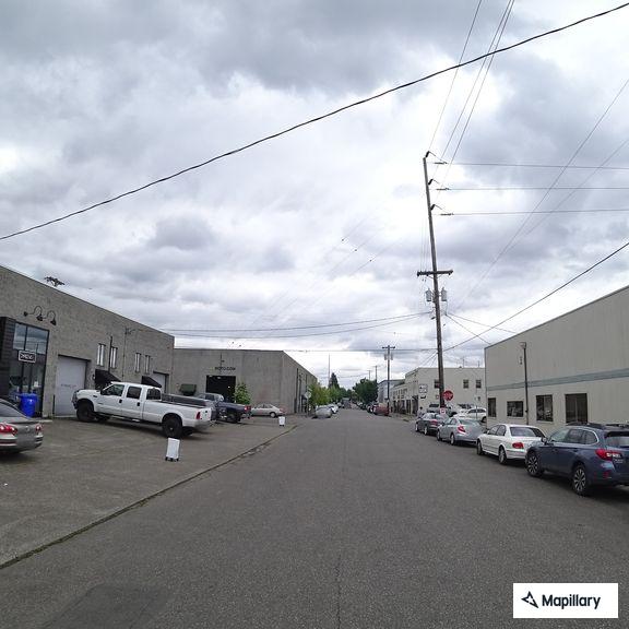 Fire crews investigate smoke near SE Clay Street, Portland OR | CrimeRadar