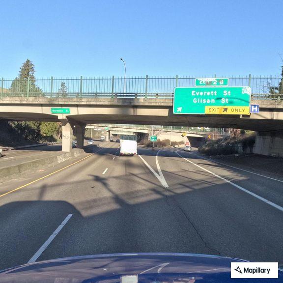 Grass fire reported along I-405 near Columbia Street, Portland OR ...