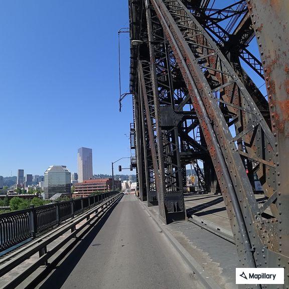 Small fire reported under Steel Bridge, Portland OR | CrimeRadar