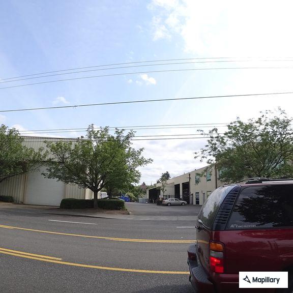 Smoke reported on third floor of apartment complex, Portland OR ...