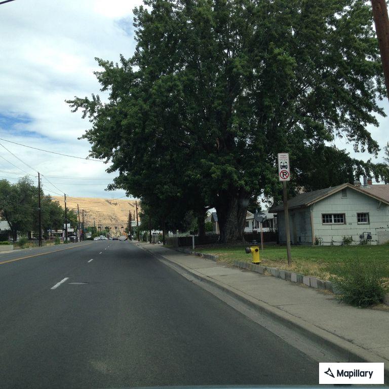 Possible fire at two-story commercial building, Yakima WA | CrimeRadar