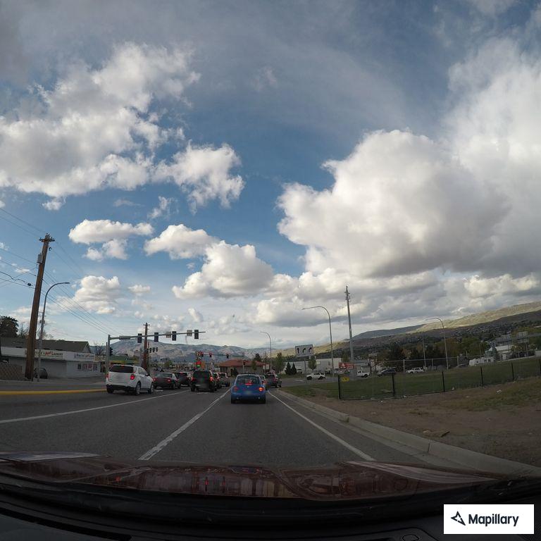 Minor two-vehicle crash near Mission and Lincoln streets, Wenatchee WA ...