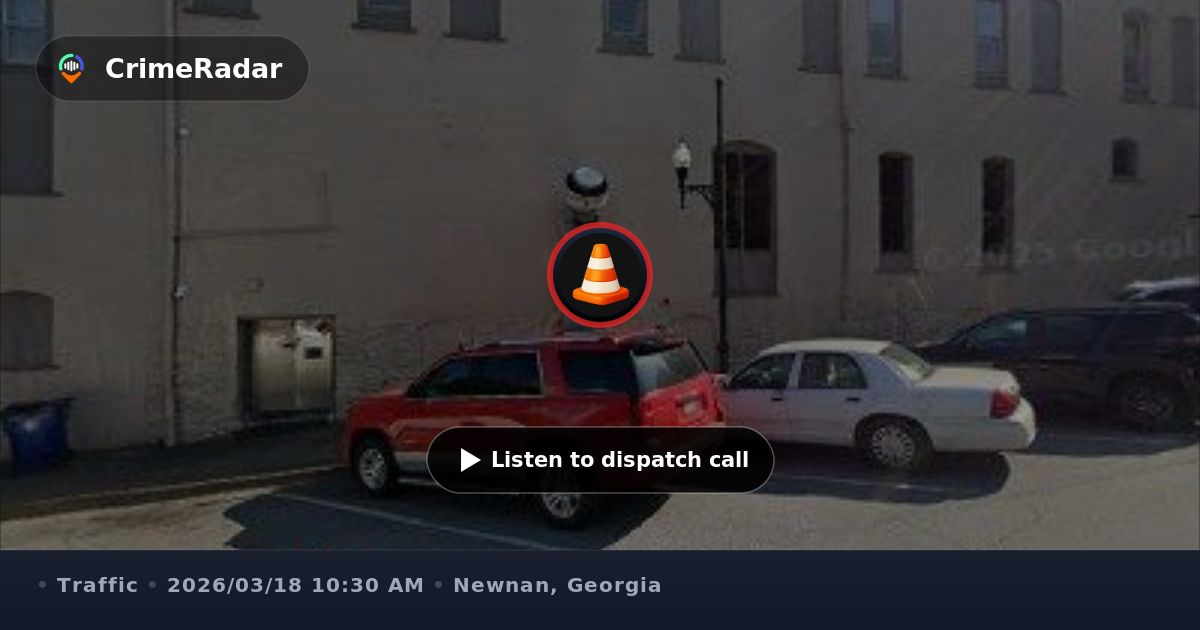 Officer directing traffic at East Court Square, Newnan GA | CrimeRadar