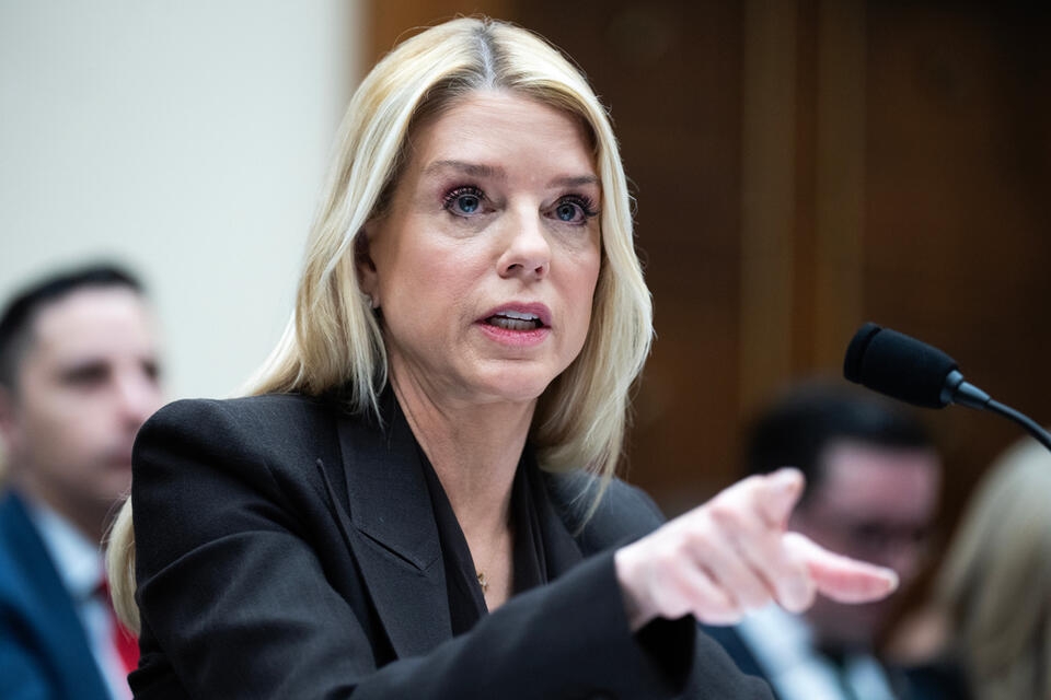Politics Alumni of Pam Bondi’s Law School Threaten to Cut Off Don ...